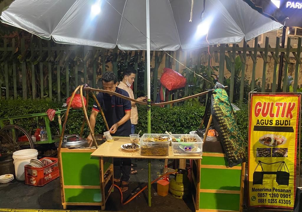 Gultik, kuliner malam yang melegenda di Blok M - Indo Night Spot